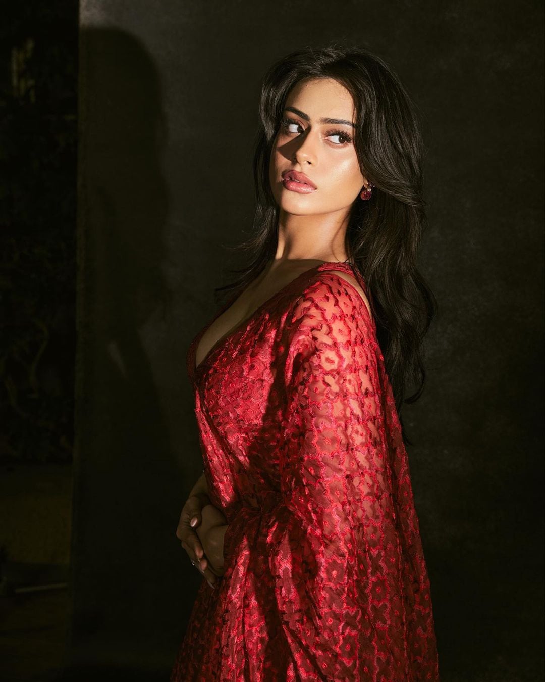 Ajay devgn kajol daughter nysa devgan rocked in red lehenga and neck ...