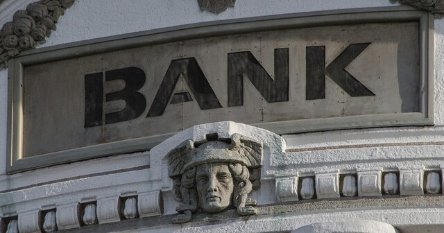 Explainer what does a bank do with your money - बैंक आपके धन के साथ ...
