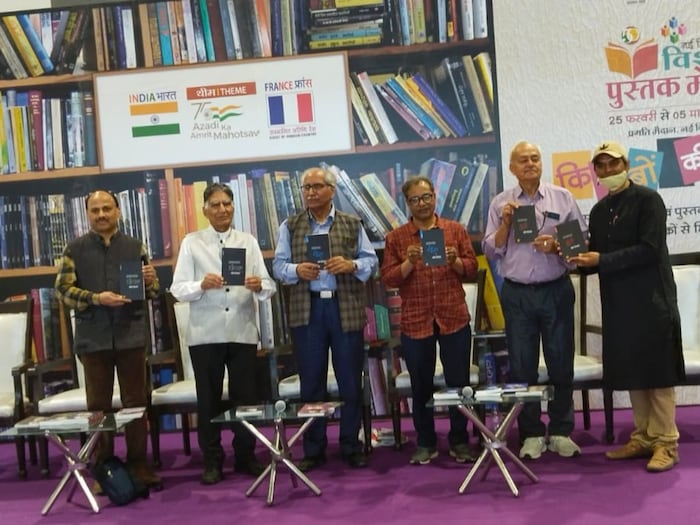 Vishwa Pustak Mela Selfie with PM Modi Vichitra Mani Singh Sayeed ...