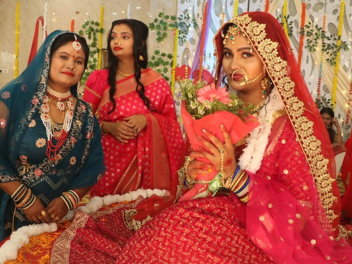 Bhojpuri Actress Chandani Singh Bridal Look going viral From Mehandi ke ...