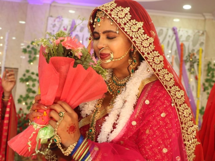 Bhojpuri Actress Chandani Singh Bridal Look going viral From Mehandi ke ...