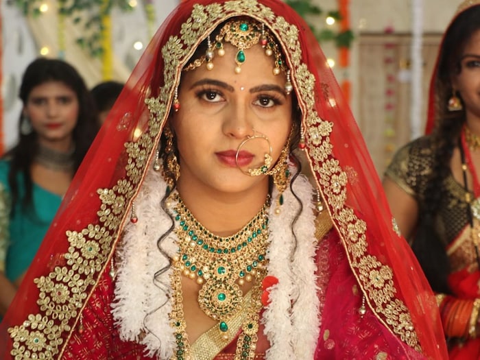 Bhojpuri Actress Chandani Singh Bridal Look going viral From Mehandi ke ...