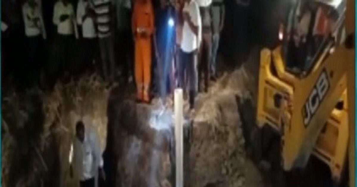 Maharashtra ahmednagar 5 year old child fall in borewell ndrf rescue ... Maharashtra ahmednagar 5 year old child fall in borewell ndrf rescue ...