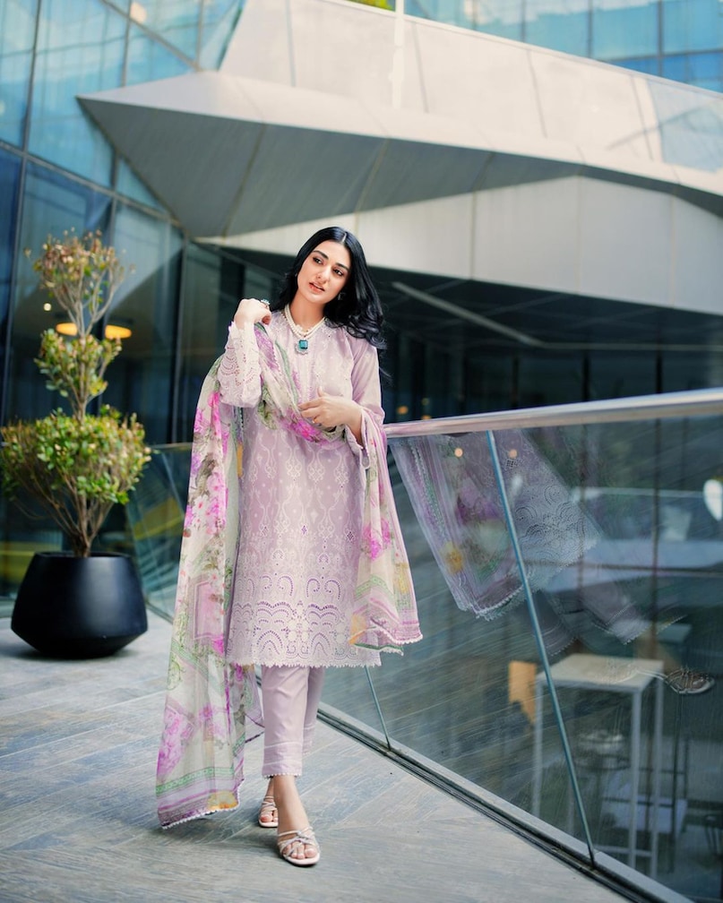 Who is Pakistani Actress Sarah Khan due to her latest photos getting ...