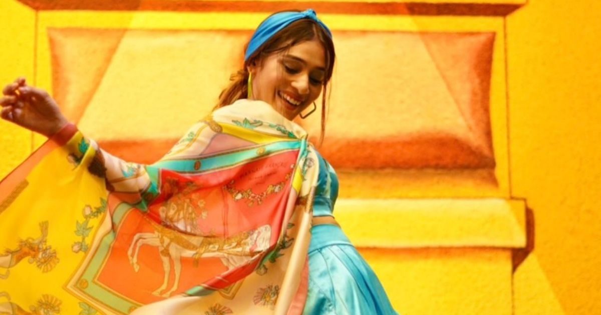 खाना वापस लेने लड़की के पीछे दौड़े लोग... सोशल मीडिया पर छाए RJ महवश के ...