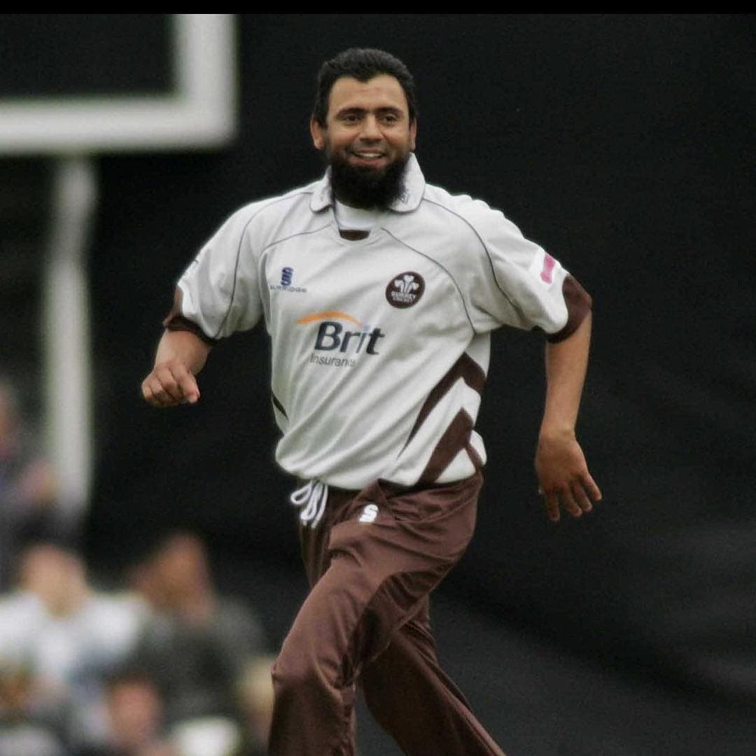 Pakistan Saqlain Mushtaq hide his wife in the cupboard of hotel room in ...