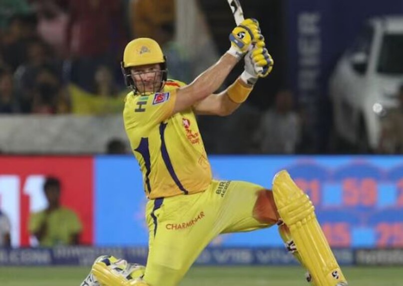 CSK का साढ़े 6 फुट का प्लेयर है 'सिक्सर किंग'! धोनी से 4 कदम आगे, वॉटसन ...