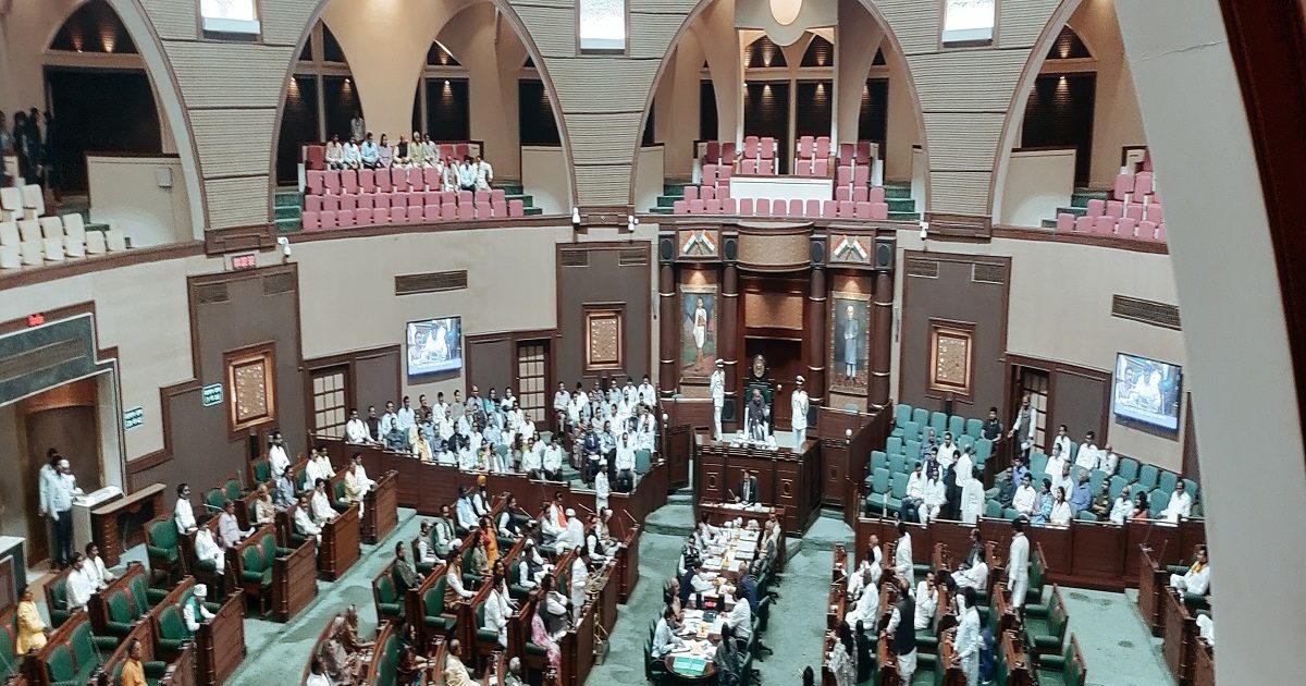 MP Vidhan Sabha : विधानसभा में महू कांड पर दिन भर हंगामा, गृह मंत्री के जवाब से असंतुष्ट विपक्ष ...