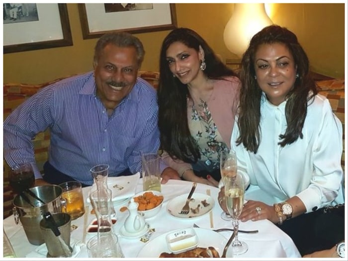 Pakistani Cricketer zaheer abbas married to Rita Luthra in 1988 changed ...