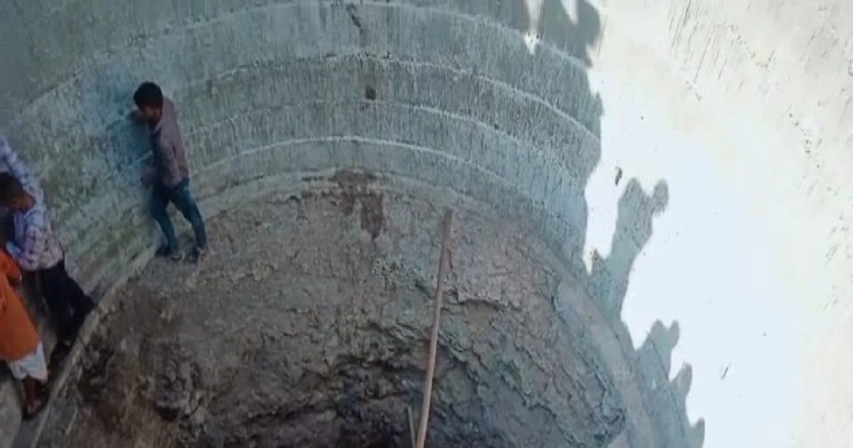 Four youths fell into well along with car miracle happened watch the ...