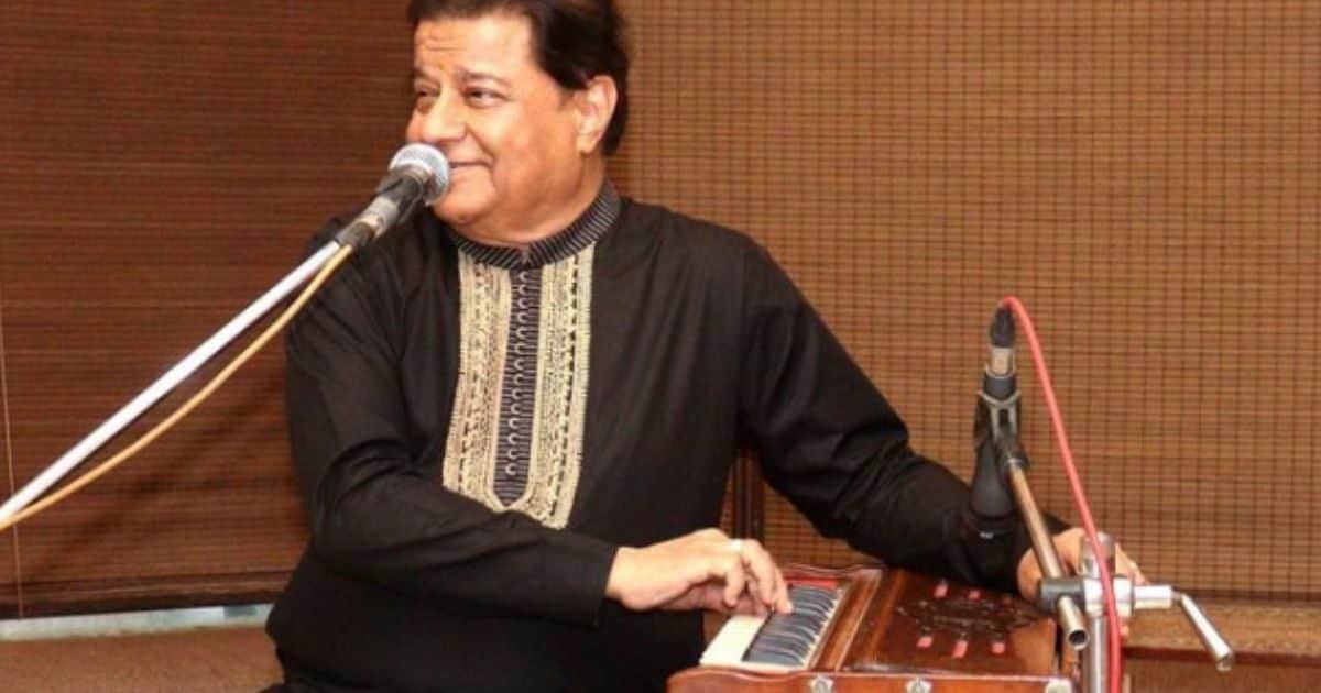 Bhajan Samrat Anup jalota had 3 marriages 2 wives left one died ...