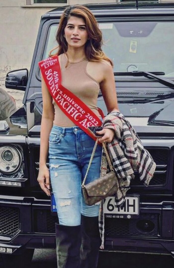 Apoorva rai successfull business women represent india in Mrs Universe ...