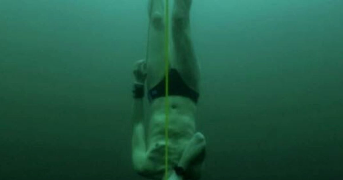 Man plunge in frozen lake Creates Guinness Record After Plunging 170 ...