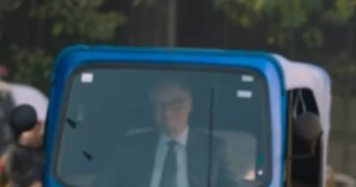 Bill gates Drives electric auto rickshaw treo video goes viral anand ...