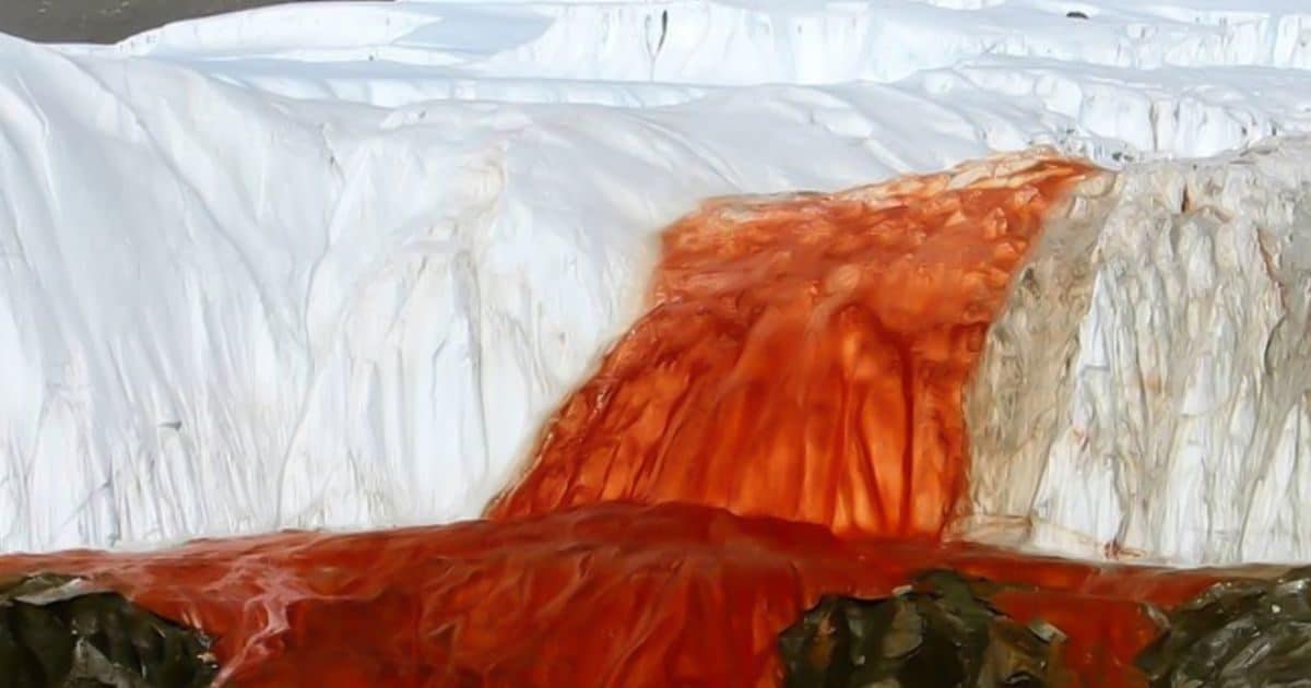 खूनी झील: पानी की जगह इस झील से निकलता था 'खून', यहां बर्फ भी थी लाल ...