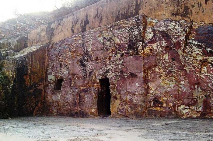 Amazing 44 percent of countrys gold in rajgir khazana is hidden in cave ...