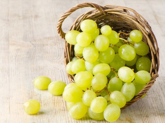 Grapes face pack for problem free and glowing skin how to get rid of ...