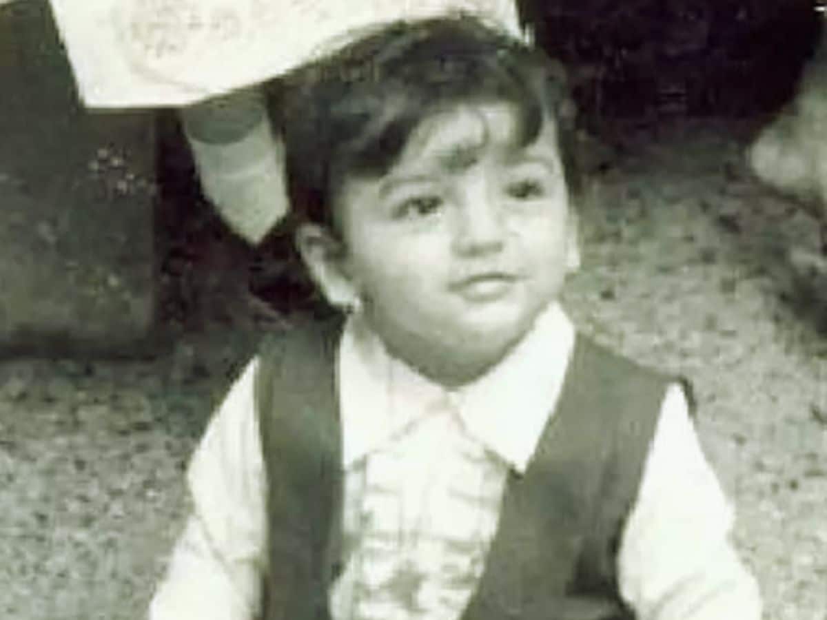 John Abraham unrecognizable in this cute and lovely childhood photo ...