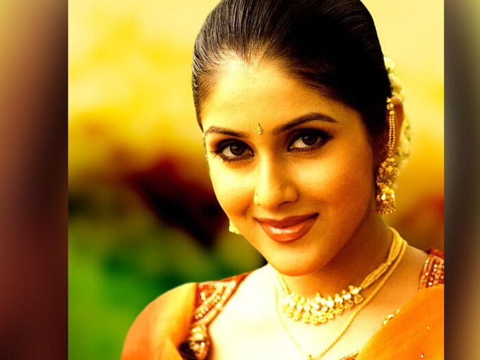 Famous Actress Keerthi Reddy Hindi Debut with Abhishek Bachchan Divorce ...