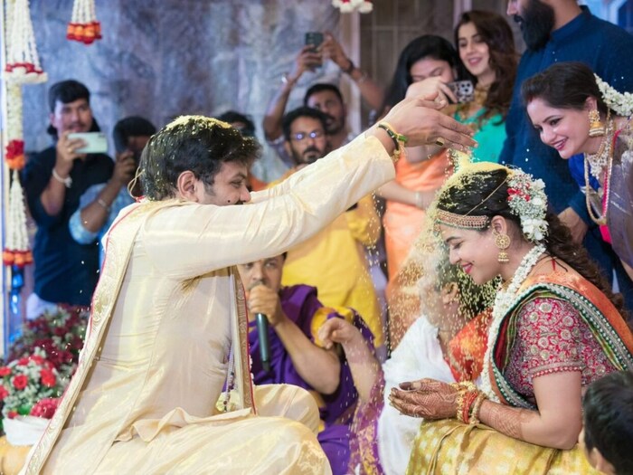 How Rich actress fall in love with the divorced hero here read ...