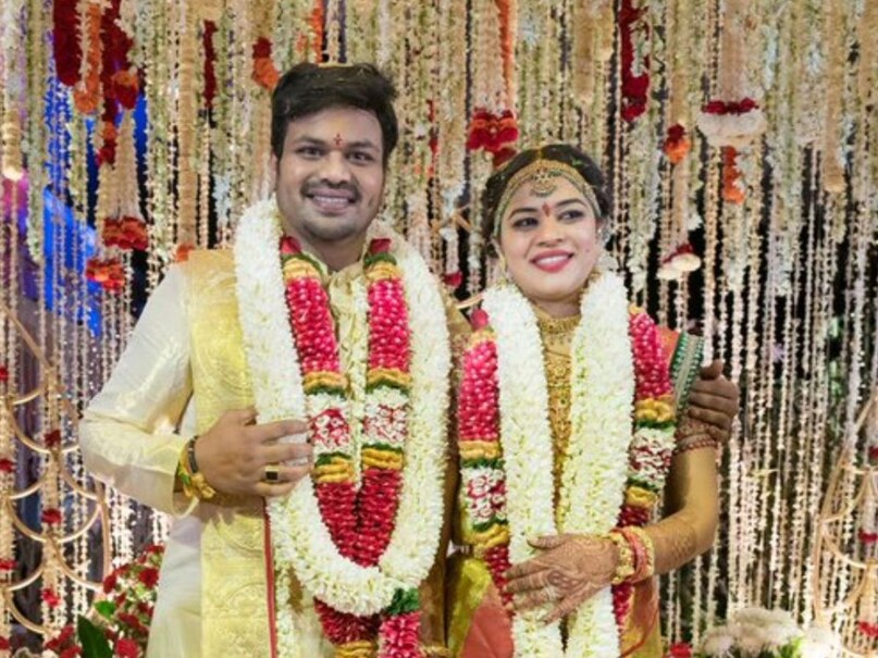 How Rich actress fall in love with the divorced hero here read ...