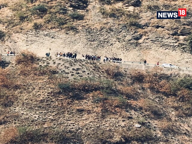 Breaking news accident in shimla on holi nerva car falls into ditch 4 ...