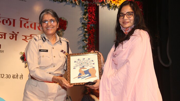 दबंग महिला आईएएस अफसर, जिनसे माफिया खाते हैं खौफ, केवल 22 की उम्र में ...