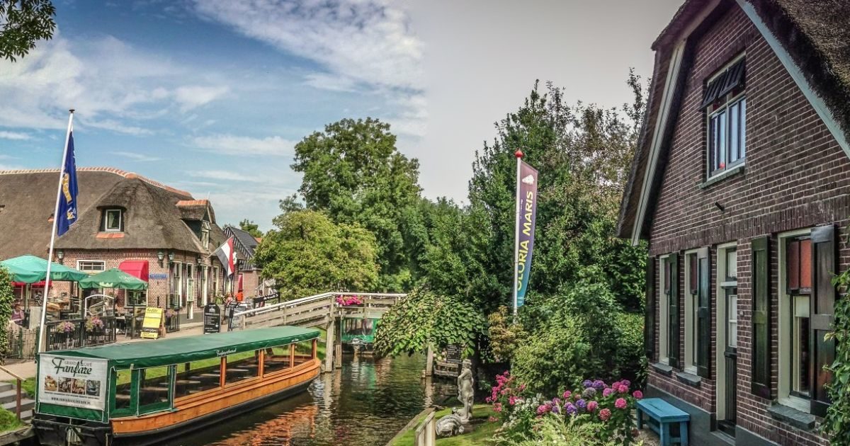 दुनिया का अनोखा गांव जहां नहीं हैं सड़कें! कार-बाइक नहीं, नाव से आवागमन ...