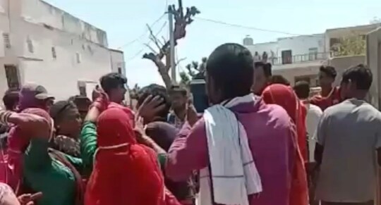 शादीशुदा महिला के साथ पति की तरह रह रहे आशिक की सरेआम पिटाई वीडियो