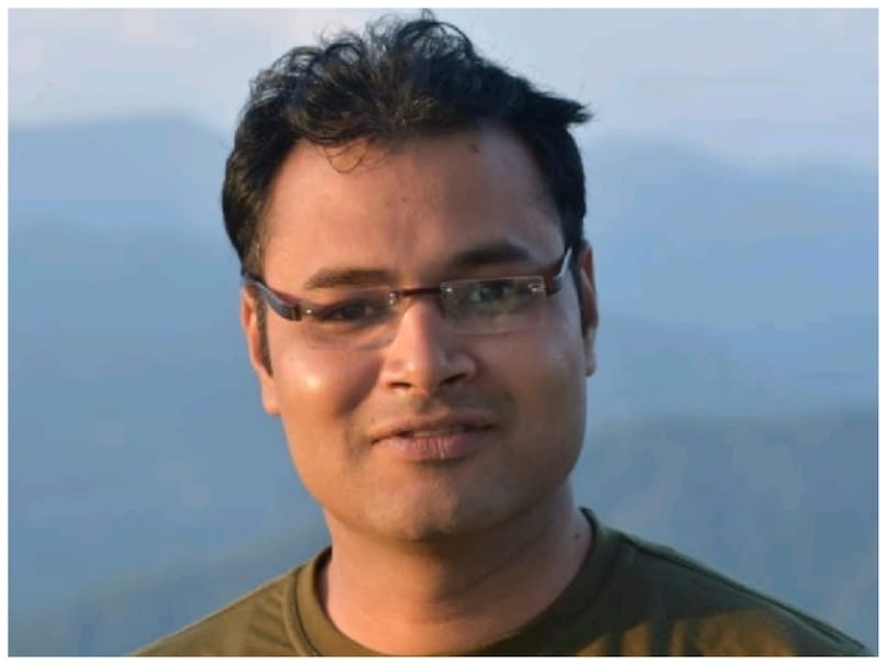 Success Story: हिंदी मीडियम से पास हैं ये IAS अफसर, टॉप 100 रैंक में शामिल, शेयर किए सक्सेस ...