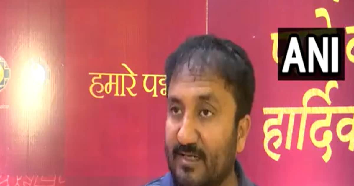 पापड़ बेचने से लेकर पद्मश्री सम्मान तक, इमोशनल है सुपर-30 के फाउंडर ...