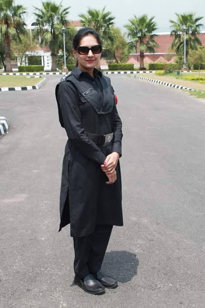 ये हैं पाकिस्तान की सबसे खूबसूरत पुलिस अधिकारी, मेडिकल फील्ड छोड़कर ज्वाइन की है ये नौकरी ...