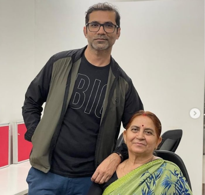 आईआईटी से पढ़े, वेटर का भी किया काम, जानें TVF के फाउंडर अरुणाभ कुमार ...