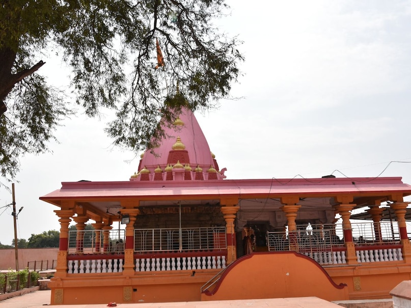 उज्जैन के प्रसिद्ध 5 मंदिर, दूर-दूर तक फैली है ख्याति, दर्शन मात्र से ...