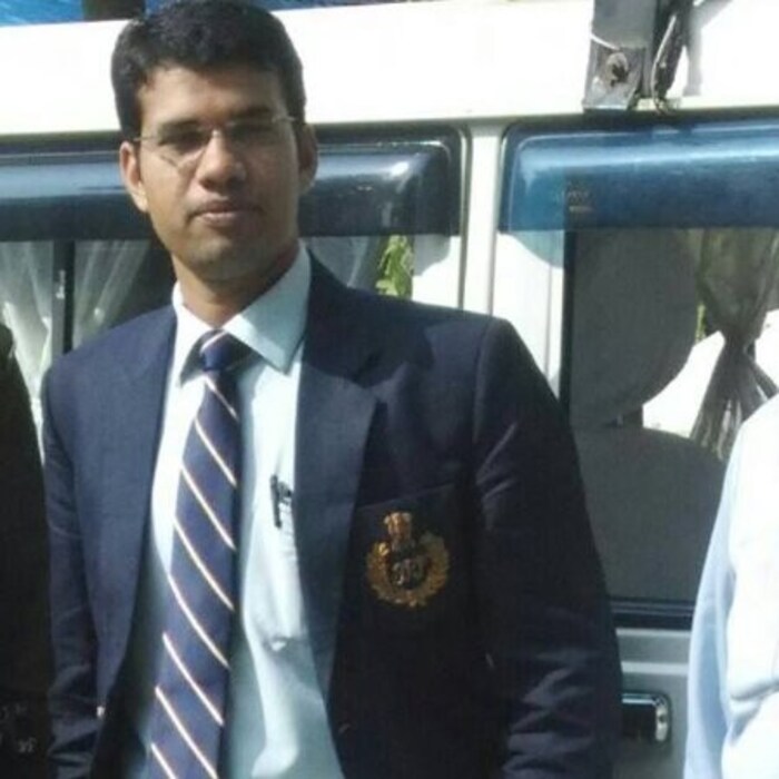 पिता पेशे से दर्जी, मां भी बंटाती थी सिलाई के काम में हाथ, दोनों भाई एक ...