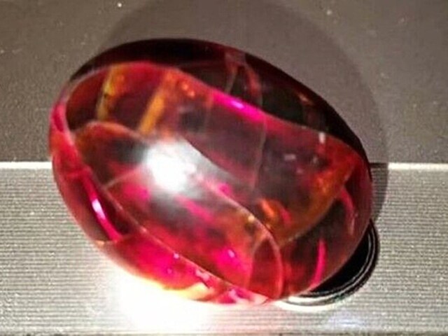 20 साल पहले उबले अंडे की बदली सूरत, कीमती पत्थर जैसा हुआ हुलिया! पहचान ...