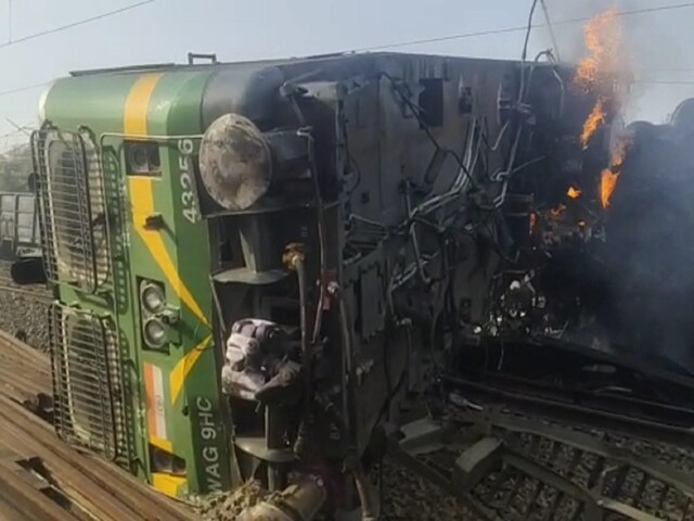 Train Accident VIDEO: शहडोल में भीषण रेल हादसा, पहले से खड़ी मालगाड़ी ...