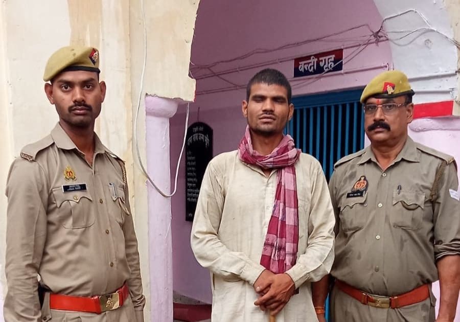 Ayodhya Crime News: महंत के कमरे में हुई थी दारू पार्टी, अंधे भिखारी ने ...