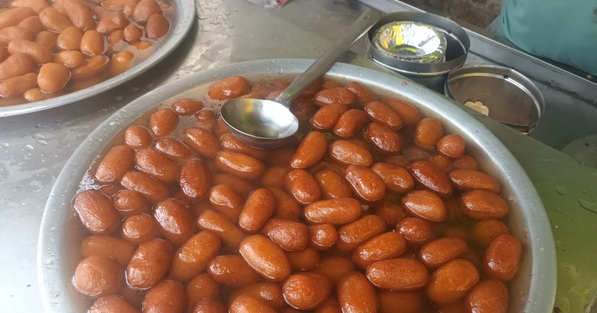 Street Food : बिहार के प्रसिद्ध मिठाई लाल मोहन का चखना है स्वाद तो ...