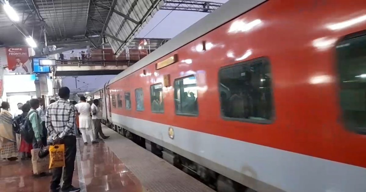 Train Alert: नॉन इंटरलॉकिंग को लेकर कई ट्रेनों का परिचालन रद्द, कई के बदले रूट, देखें लिस्ट ...