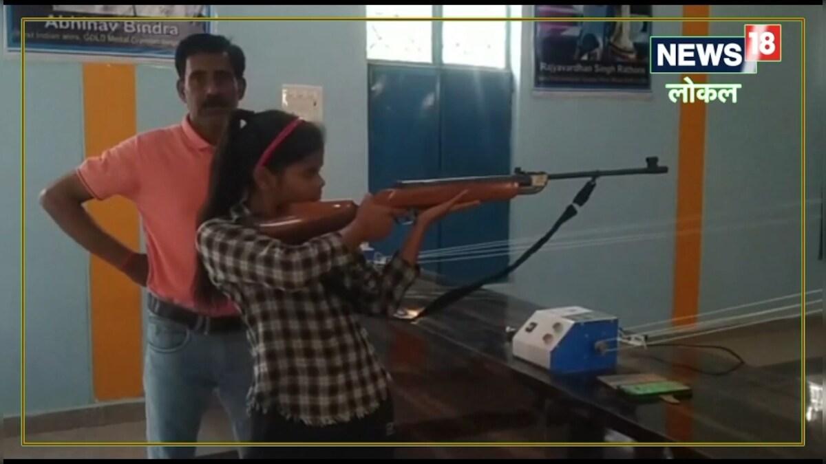 Bhind News: चंबल की बेटियों ने उठा ली बंदूक, सीख रहीं निशाना लगाना - Mp ...