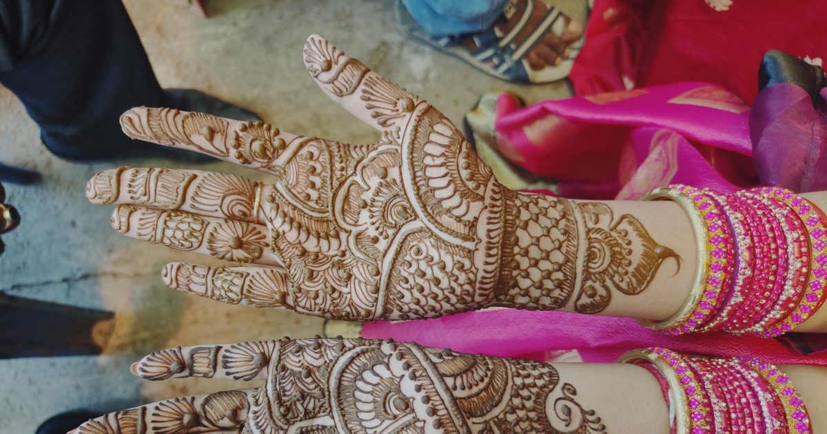 Jamshedpur: मेहंदी लगवाने के हैं शैकीन तो यहां पहुंचे, कीमत बेहद कम ...