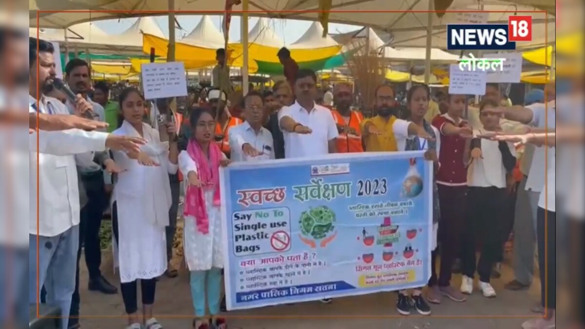 Satna News: शहर को स्वच्छ रखने के लिए युवा कर रहे जागरूक,लोगों को घर-घर ...