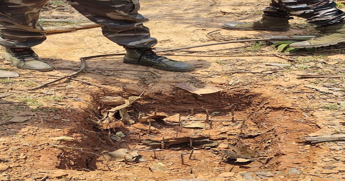 Jharkhand: कोल्हान जंगल में सुरक्षा बलों को एंटी नक्सल ऑपरेशन जारी ...