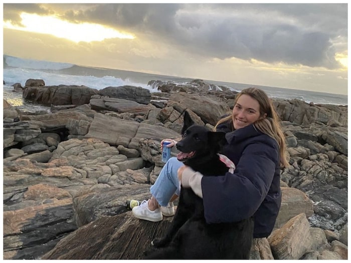 दिल्ली कैपिटल्स के ऑलराउंडर की पत्नी हैं बेहद खूबसूरत, आईपीएल छोड़ शादी ...