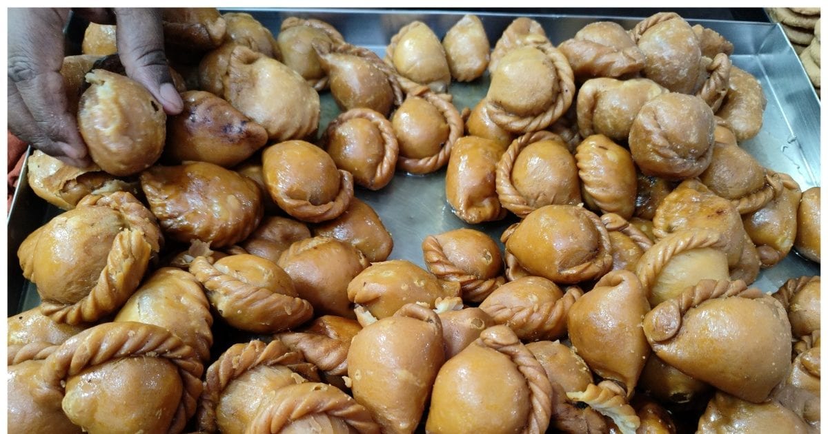 'पिरुकिया लव है हमारा', पटना की इस मिठाई की दीवानगी कमाल है - Khoya ...