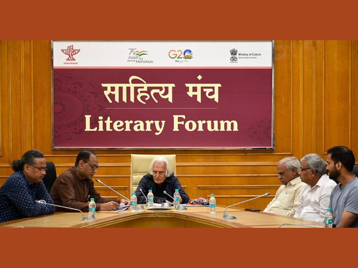 औरंगजेब के षडयंत्र और दारा शिकोह के अंत का मार्मिक और सजीव वर्णन है ...