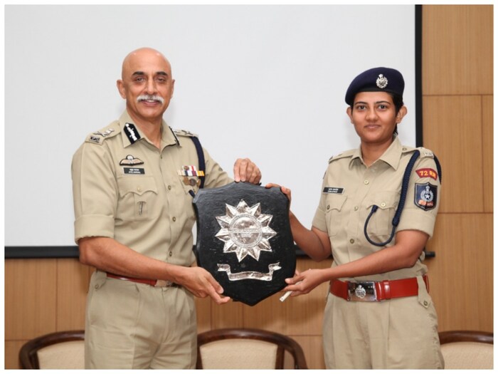 Success Story: 'लड़की है क्या कर लेगी', सुन-सुनकर बन गईं IPS, ठुकराया विदेश में नौकरी का ऑफर ...