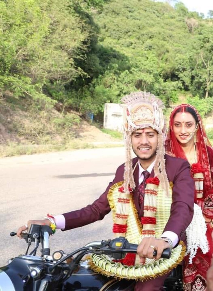 PICS: जब बुलेट पर अपनी दुल्हनियां लाया सुशील, डुग-डुग करते हुए शादी के ...