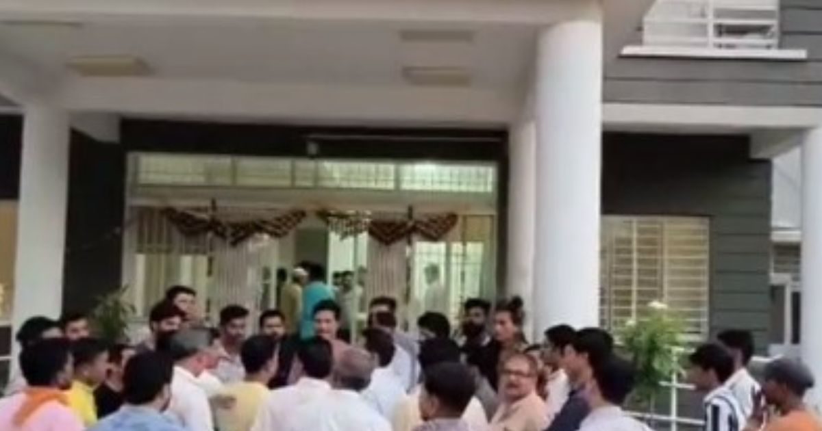 Khargone: हिंदू देवी-देवताओं के खिलाफ आपत्तिजनक पोस्ट पर मचा बवाल, ब्राह्मणों ने जताया विरोध ...